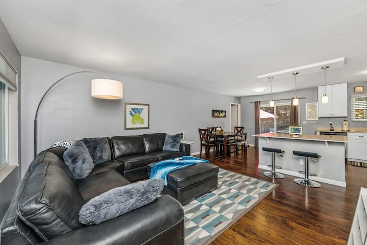 Remodeled 3bd/2bth Treetop House -> Downtown Location W/ Views & 5-star Reviews! - Prescott, AZ