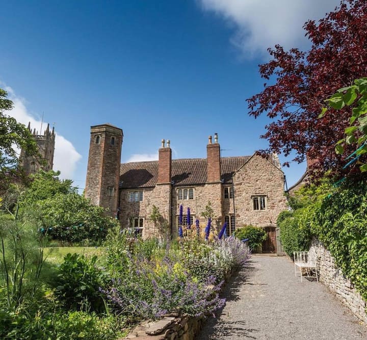 Tudor Romance - Historic Getaway - 클리브던