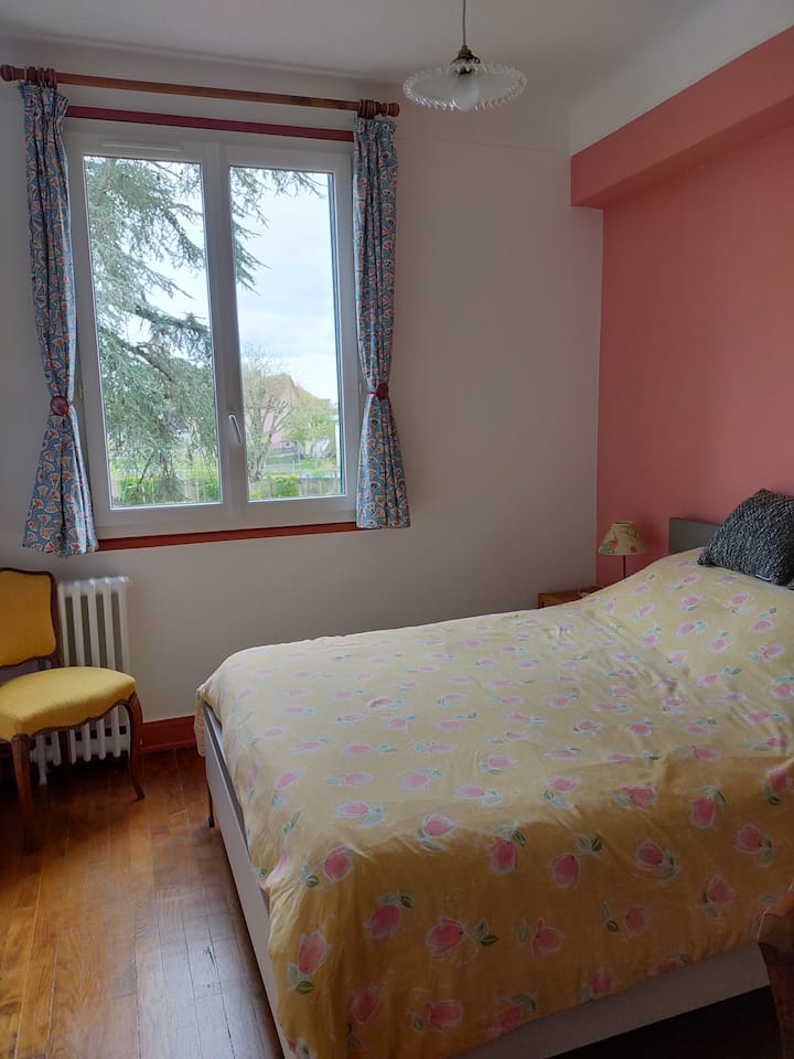 Une Chambre Avec Un Lit Double - La Flèche