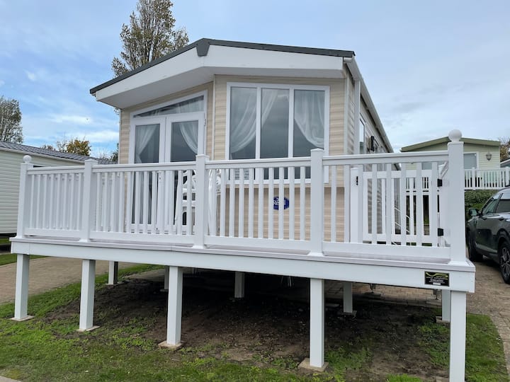 Rambling Rose Dog Friendly Caravan With Sea View - Poole