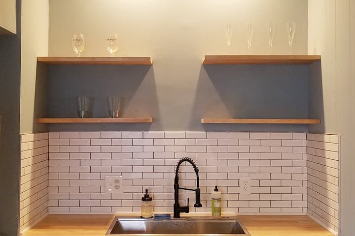 Cozy Minimalist Condo Near Ut Austin & Downtown - Austin, TX