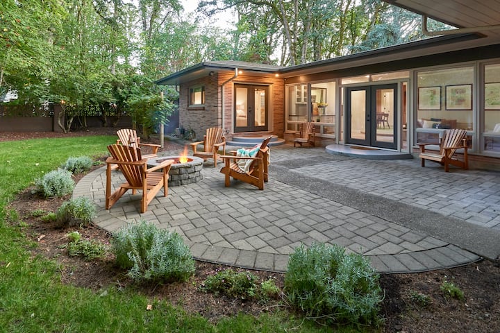 Chef’s Kitchen + Firepit | Single Level Home - McMinnville, OR