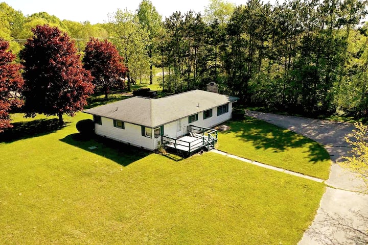 The Cottage At Ludington Acres: Location & Privacy - Ludington, MI