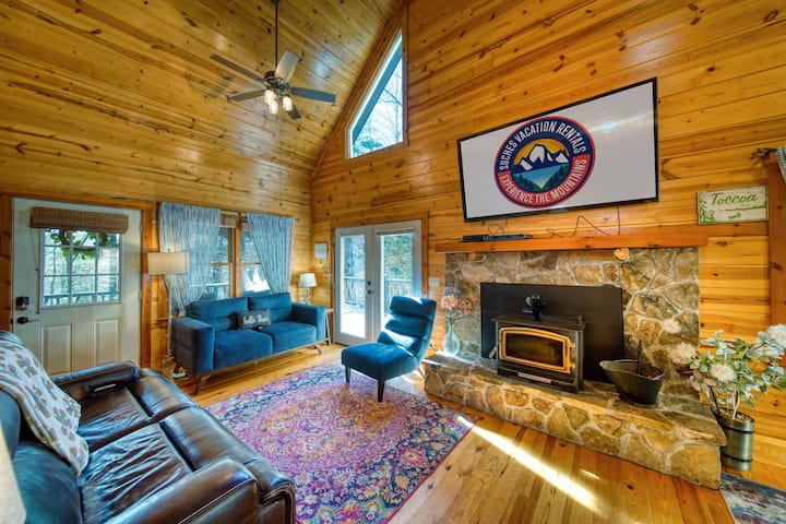 Private 3br Cabin -Dog-friendly, Hottub, Fireplace - Suches, GA