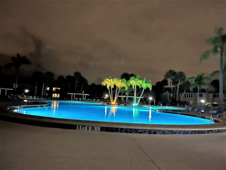 Entire 2bdr/2bath Condo With Resort Pool In Naples - Naples, FL