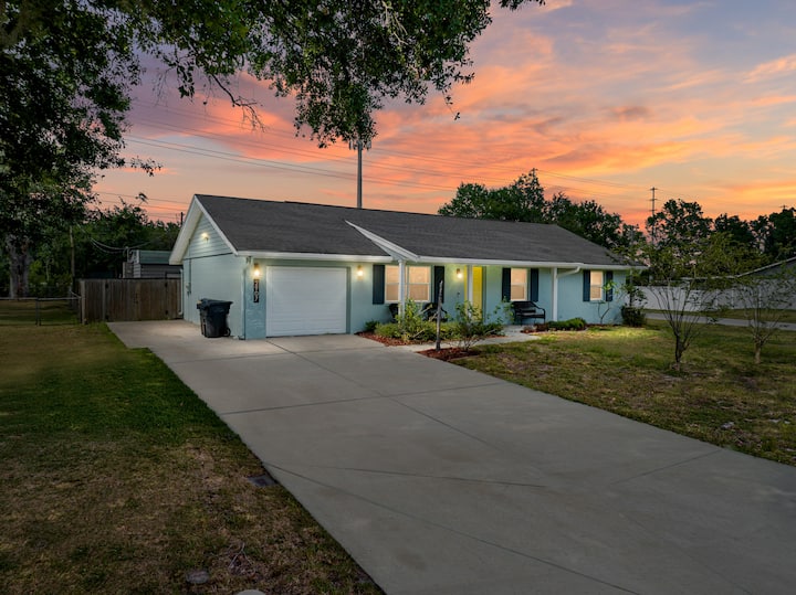 Charming Home Conveniently Located To Polk Parkway - Lakeland, FL