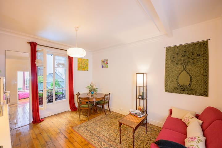 Chloé's Place By The Canal - Paris