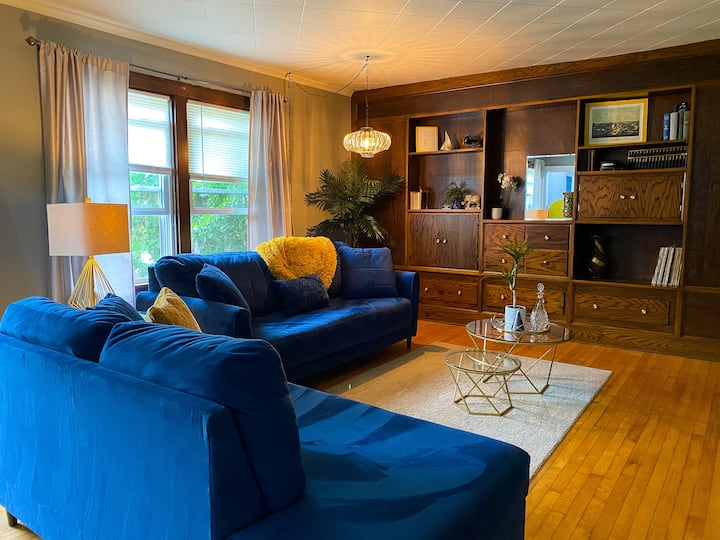 Oshkosh Oasis - Perfect For Long Term Stays! - Oshkosh, WI