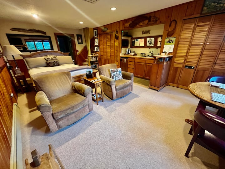 Ocean View Scenic Spacious Studio Suite Retreat - Kodiak, AK