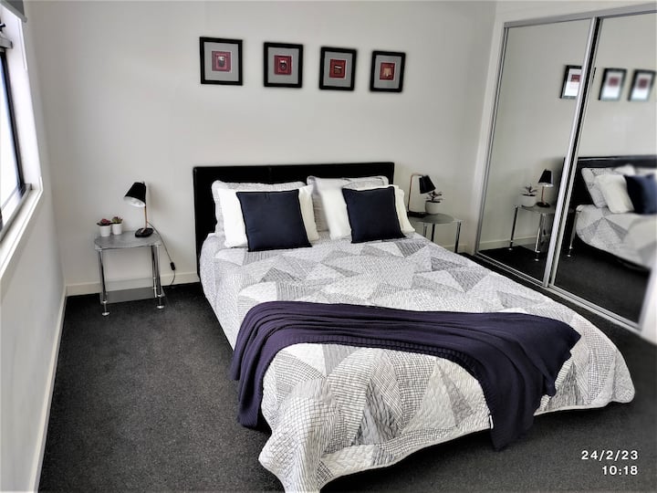 "Beachside" Guest Suite, Your Private Top Floor! - Mornington