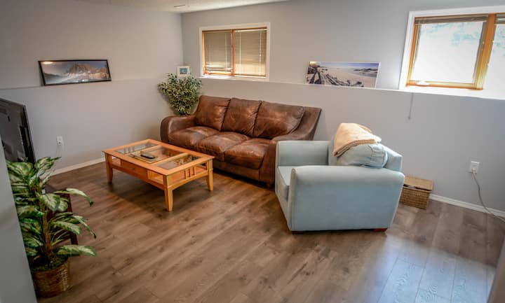 The Chickadee Suite - Medicine Hat