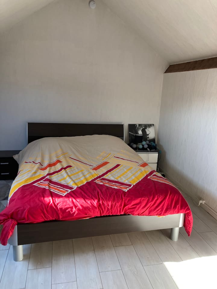 Chambre Dans Maison Résidentielle - Chaumont