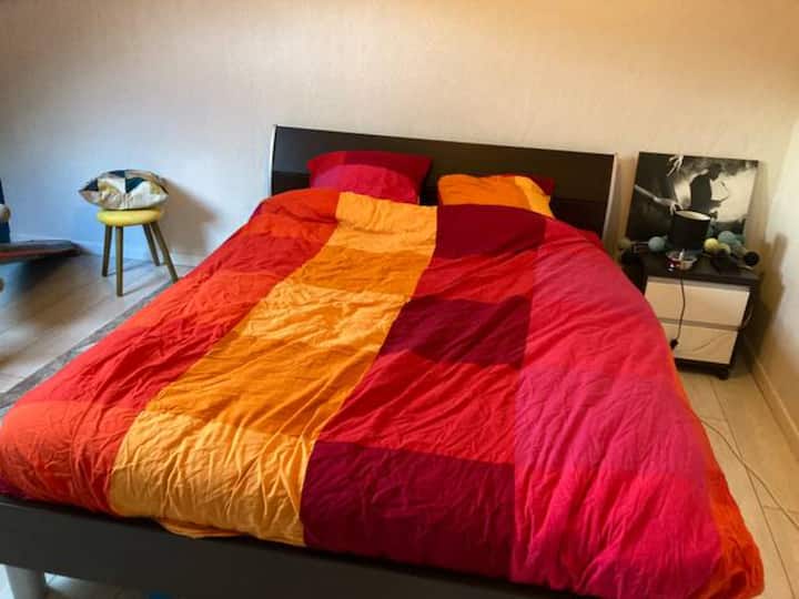 Chambre Dans Maison Résidentielle - Chaumont