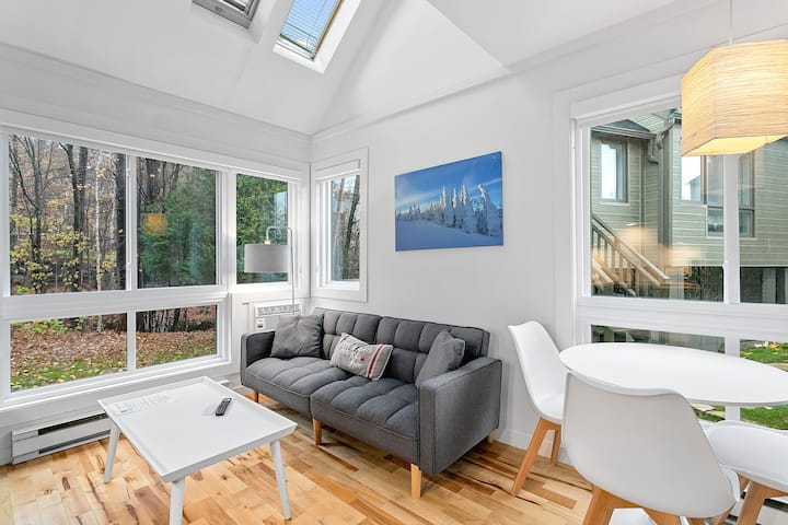 La Vie De Montagne Moderne Au Condo Mountainside. - Mont-Tremblant