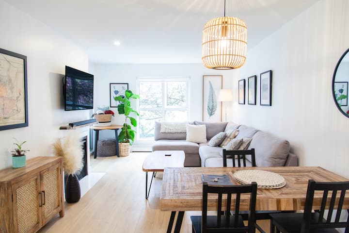 Fairview Slopes With Peekaboo Mountain Views - Vancouver