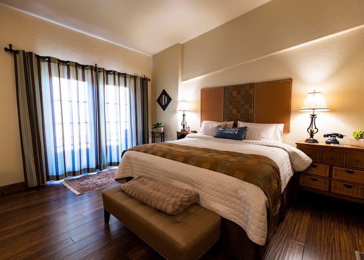 Desert Wind Winery - Charbonneau Suite - Grandview, WA
