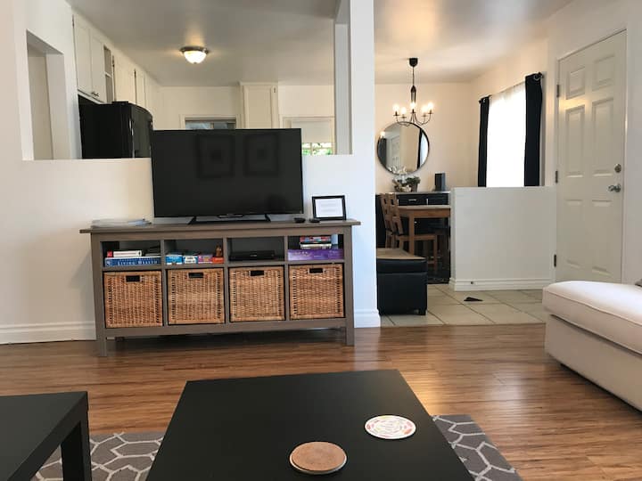 Roomy One Bedroom Near Orange Circle - Orange, CA