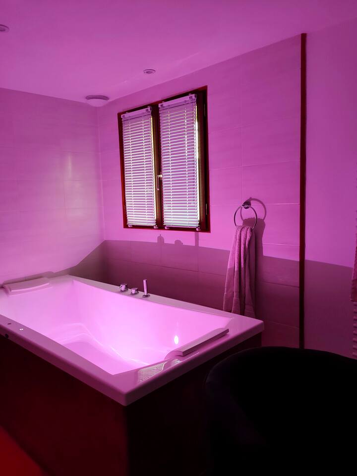 Espace "Un Moment à 2" Avec Jacuzzi Et Sauna. - Montreuil