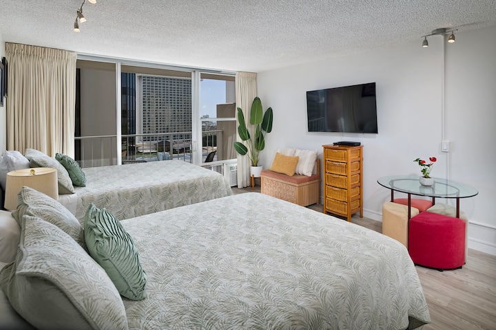 Prime Waikiki Full Kitchen, Laundry & Free Parking - Honolulu, HI