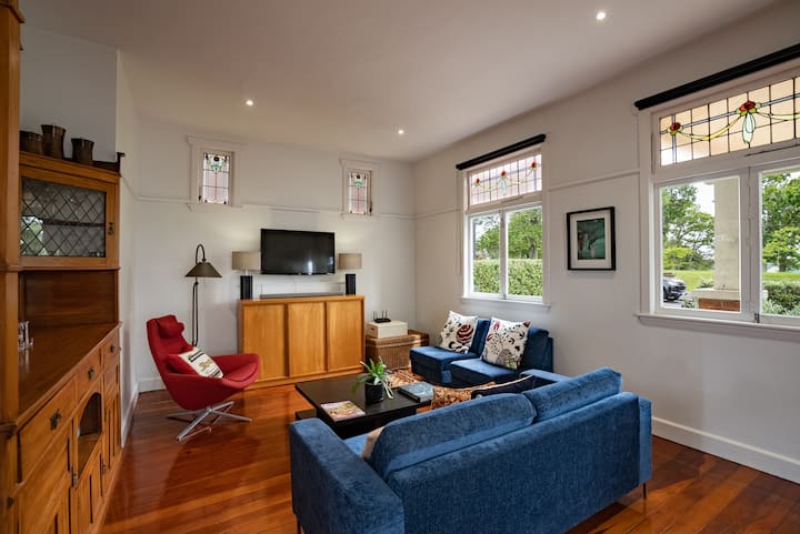 Two Bedroom Bungalow By The Museum - Auckland