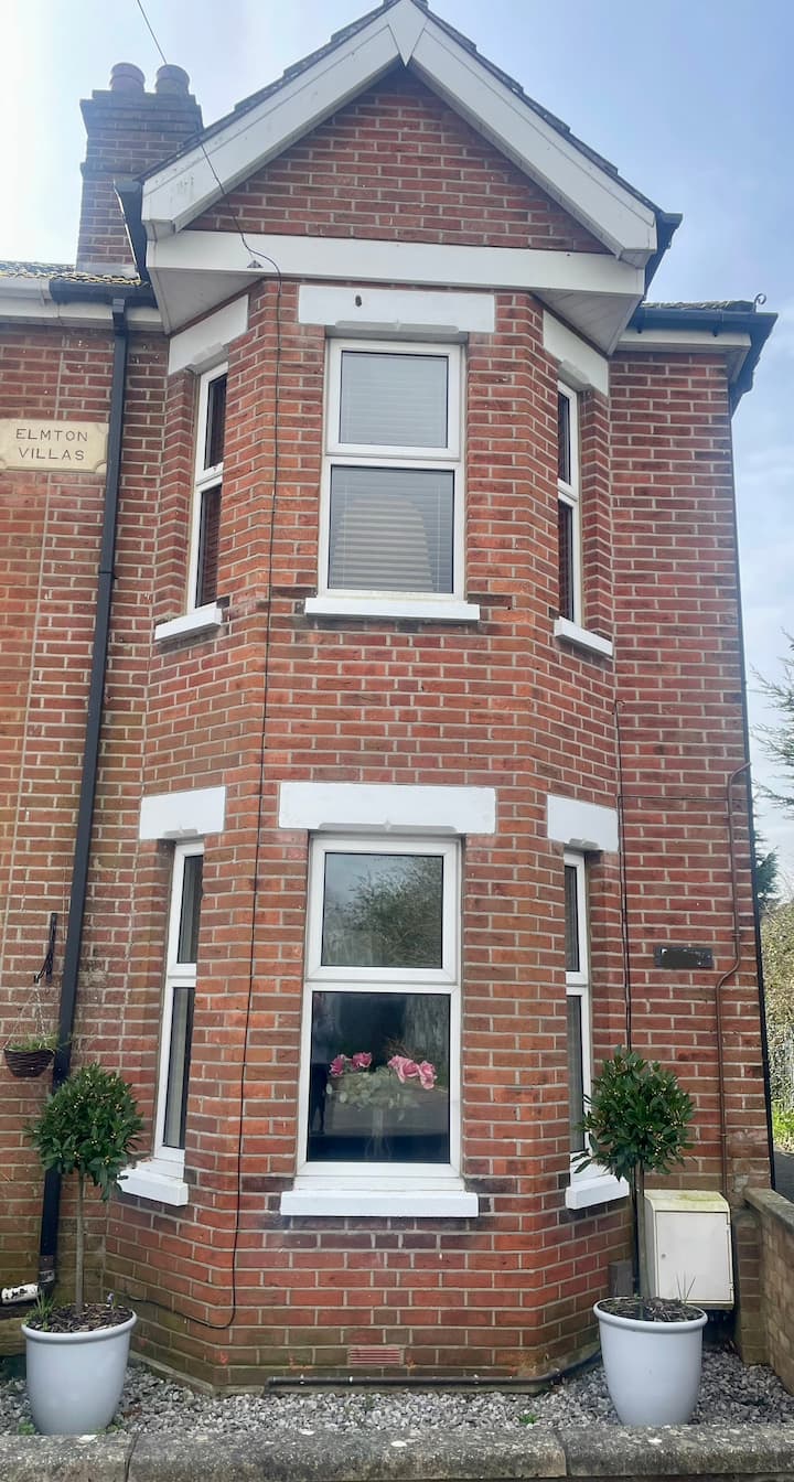 Entire 2 Bed House - Bournemouth