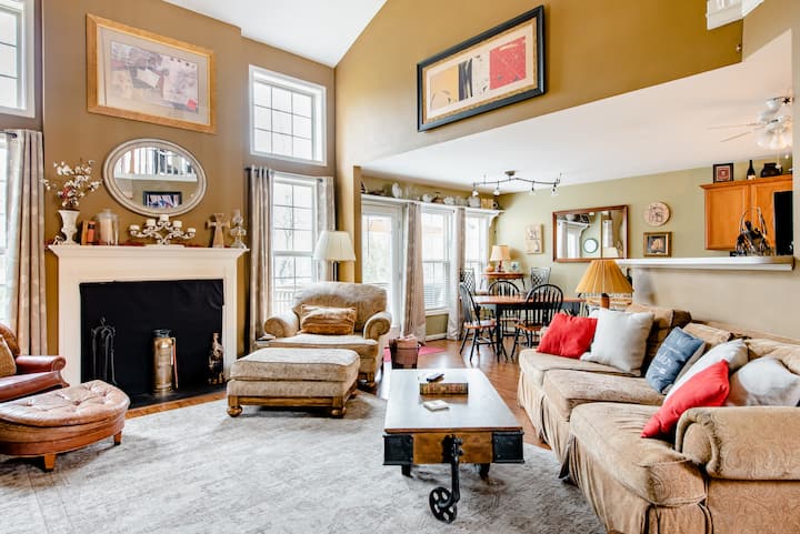 Master Suite / King Bed / Shower & Tub - Louisville, KY