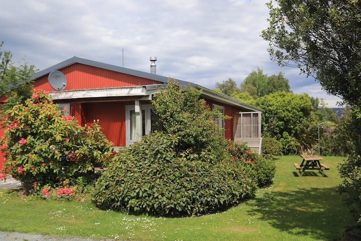 The Red House Te Anau - Te Anau