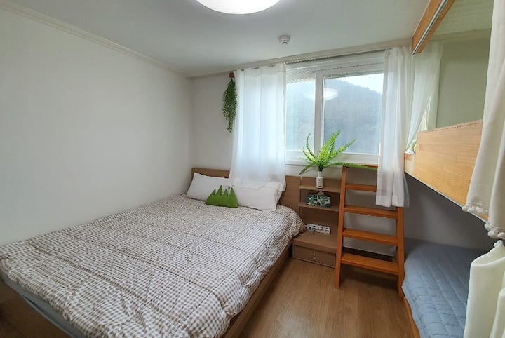 바닷가 2~4인실 독채룸(한식조식,최대4인) - 무전동