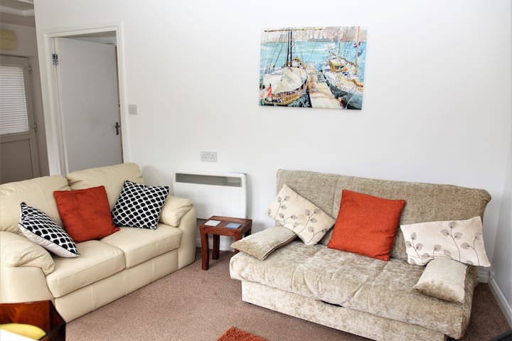 Il Giardino Garden Chalet - Self Catering - 뉴키