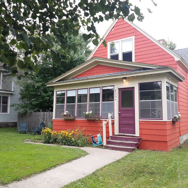 Powderhorn Home - Sleeps Four - Minneapolis, MN