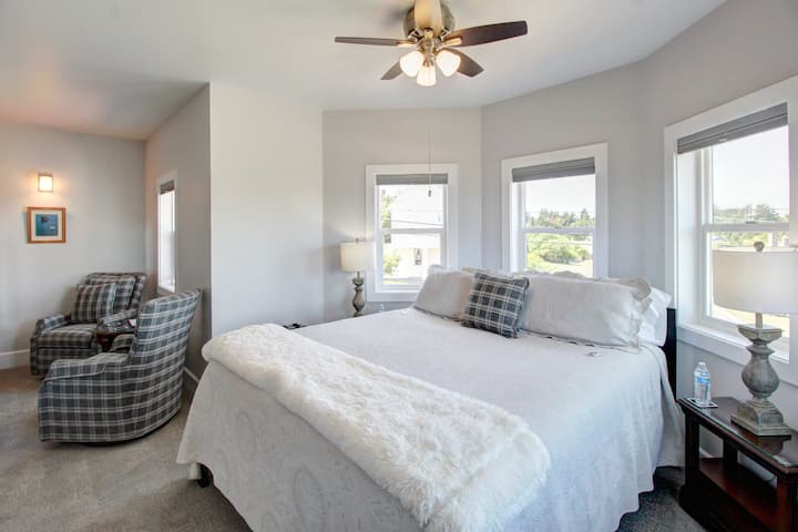 Anchorage Inn - Room #3 - The Fairhaven Suite - Coupeville, WA