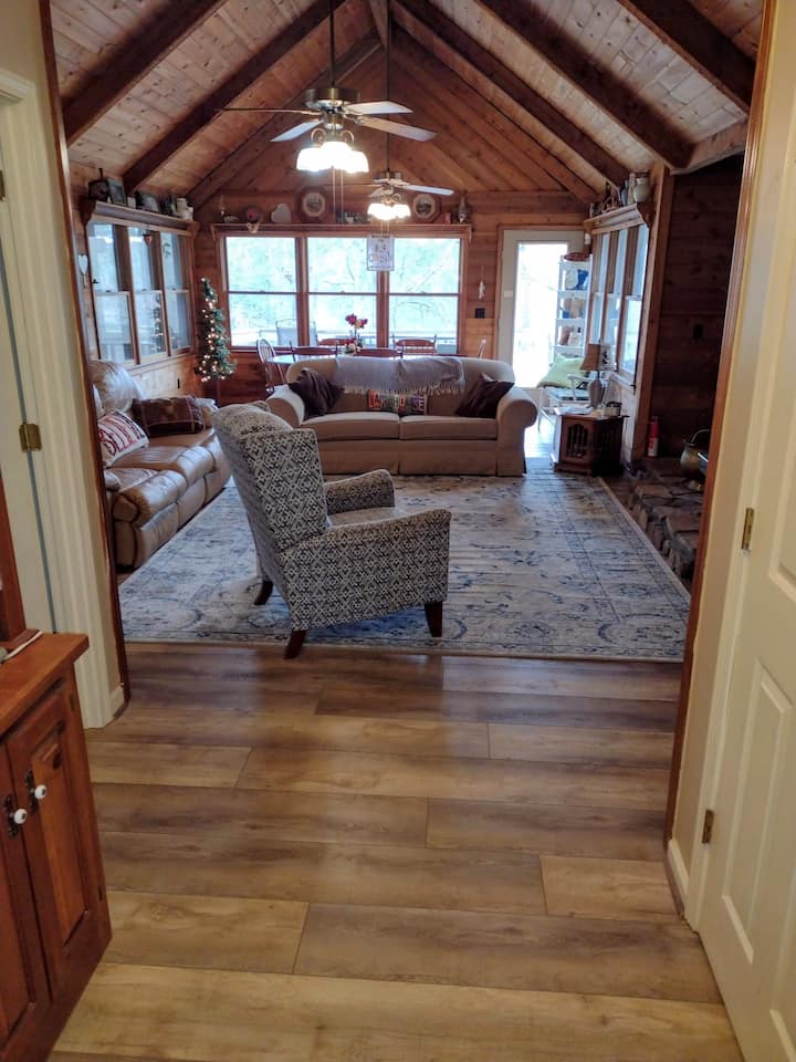 Lake Hartwell Cabin-spring Break Special. Book Now - Tugaloo State Park, Lavonia