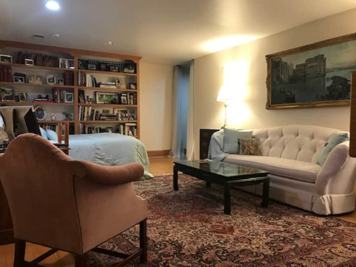 Private Suite In Serene Farmhouse - Leesburg, VA