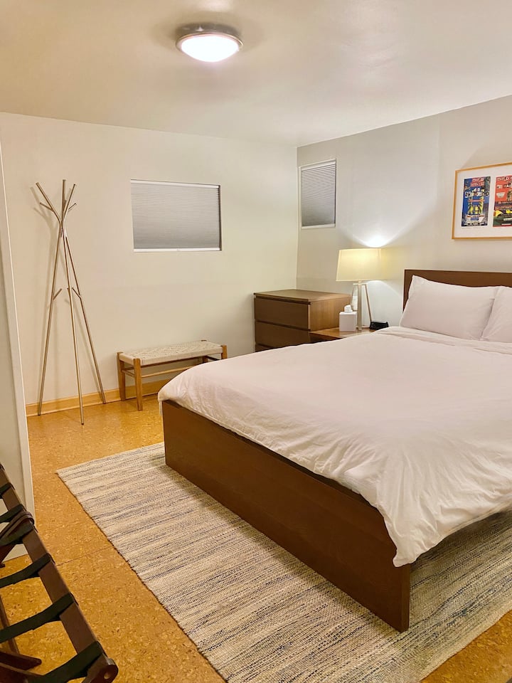 Sunshine House Apartment - Seattle, WA