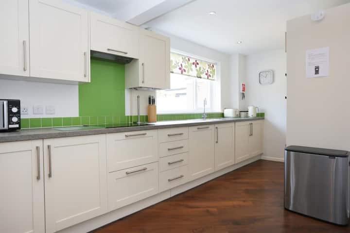 Bournecoast: Delightful Property Situated Near Charming Area Of Mudeford -Hb5666 - Mudeford