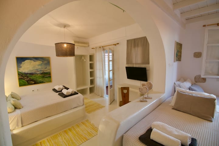 Heliolithos - Paros
