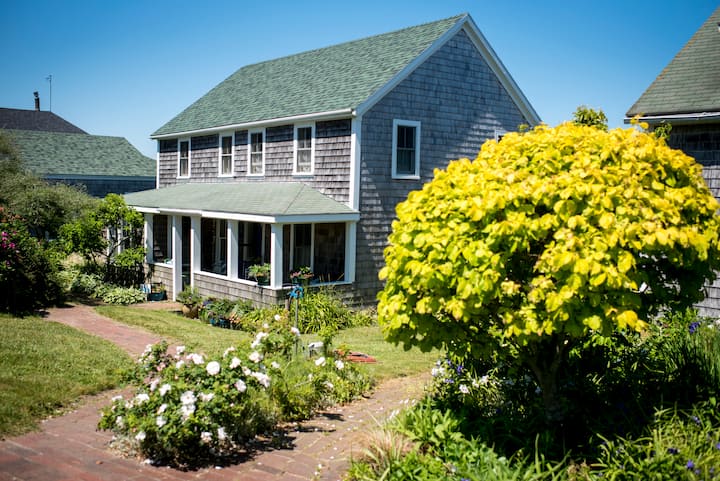 Sea Breeze Inlet Cottage, 3 Room Suite - Block Island, RI