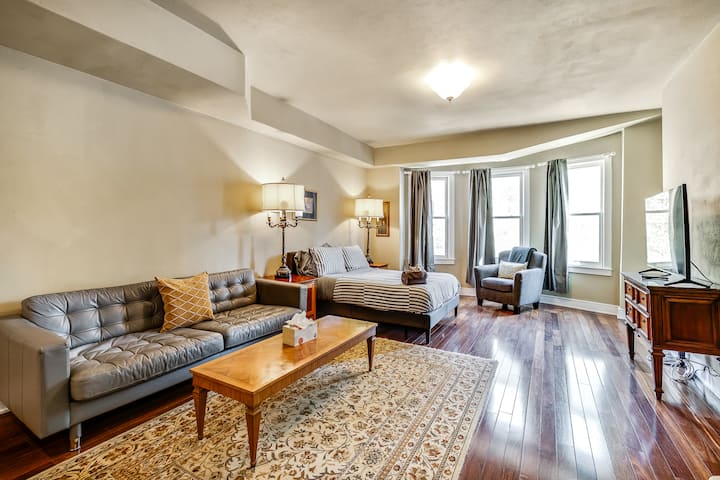 Stylish, Spacious, Queen Bed, Wi-fi @ Liberty Bell - Spring Garden - Philadelphia