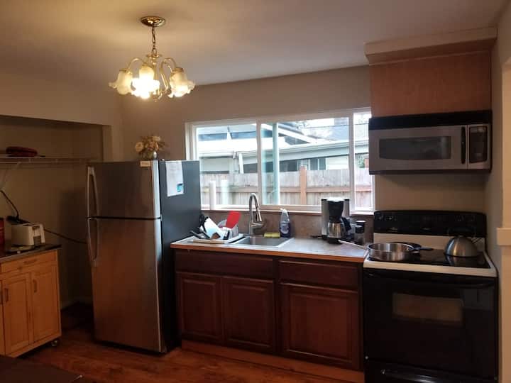 Kirkland Room 1 Close To Totem Lake & Juanita - Kirkland, WA