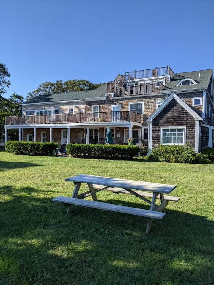 6 Br Family Home 50 Yards To Ocean - Falmouth, MA