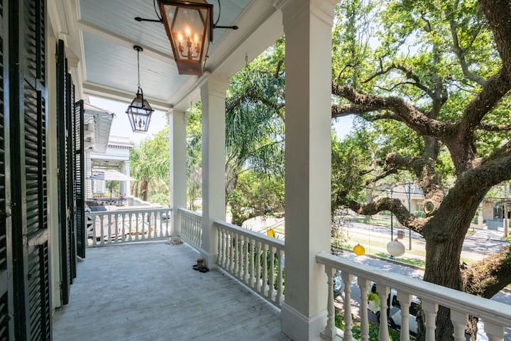 "D"-most Amazing Balcony On St. Charles - Gretna, LA