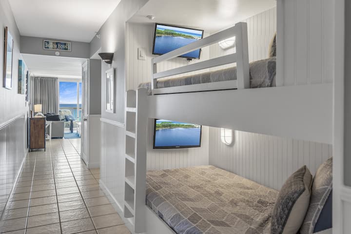 Pelican Beach Resort 5th Floor - On The Beach- - Destin, FL