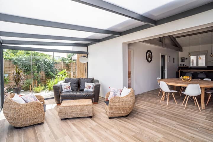 Villa Aux Portes De L'océan - 
Ecran Cinéma - Biscarrosse