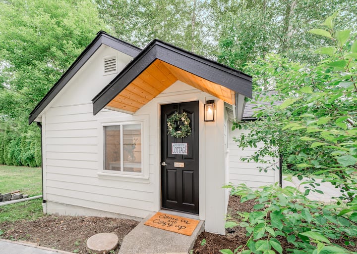 Lake Forbes Cottage - Kirkland, WA