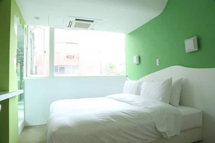 Near Mrt 3 Minutes By Walk 44d1/ Double Bed/一張大床 - Taipei