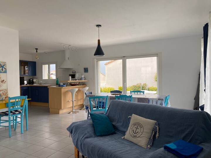 Maison Au Calme Du Coeur Du Village, à 3km Plage. - Angles