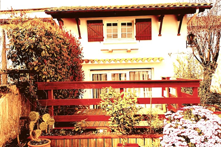 Etxe Tipia  Vacances Simples Et Tranquilles - Hendaya