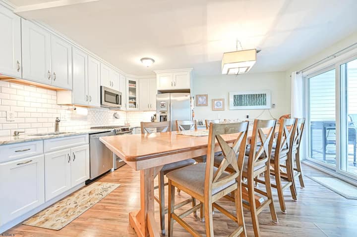 Updated Condo With Beach Views 100 Steps To Beach - Brigantine, NJ