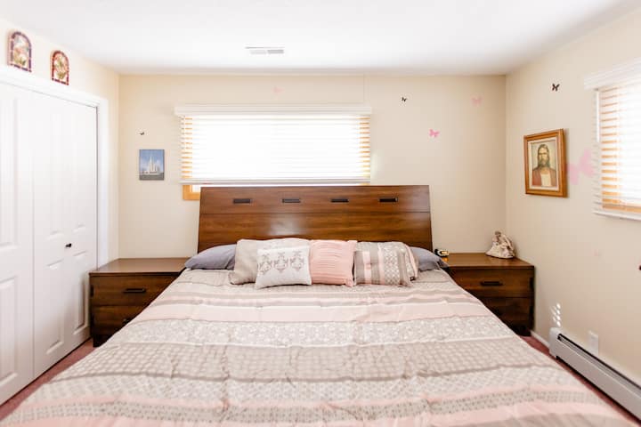 Private Bedroom With King-size Bed - Rexburg, ID