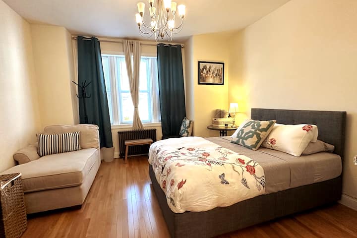 Manhattan Marvel: 2br Oasis In West New York, Nj - West New York, NJ